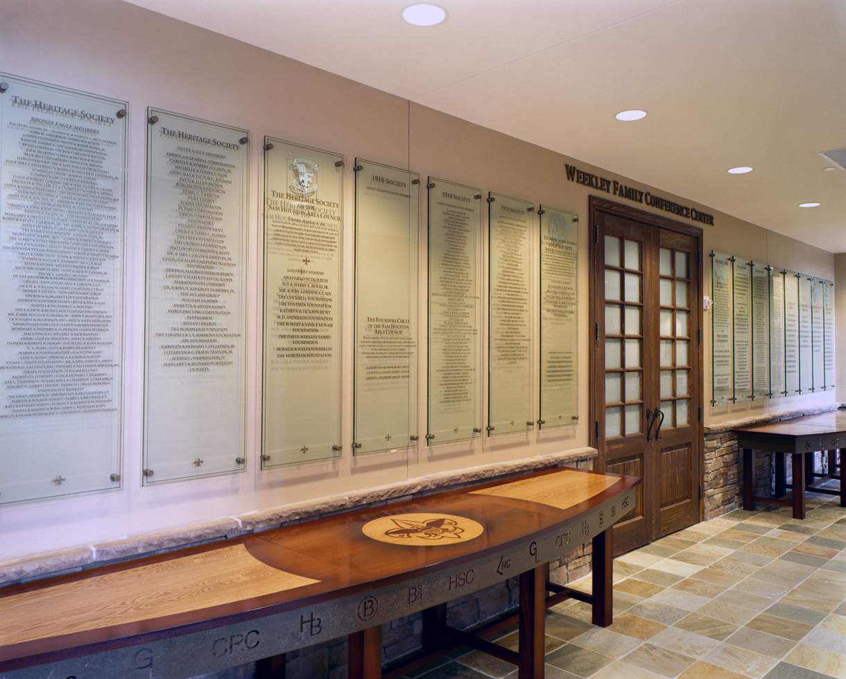 dw1810 Donor Walls